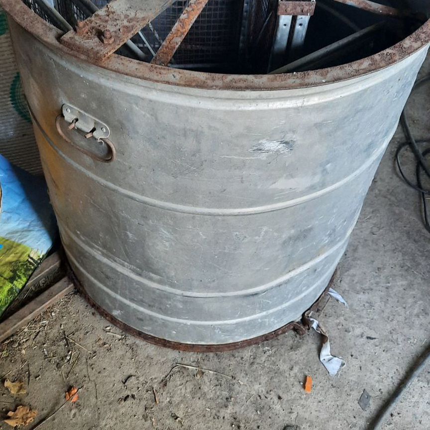 Медогонка 4 рамочная бу