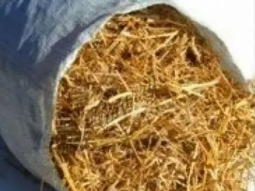 Солома в мешках