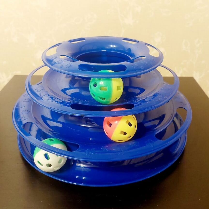 Пирамидка для кошек с шариками