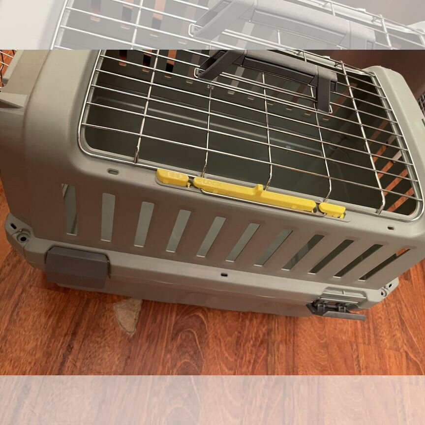 Пластиковая переноска для животных