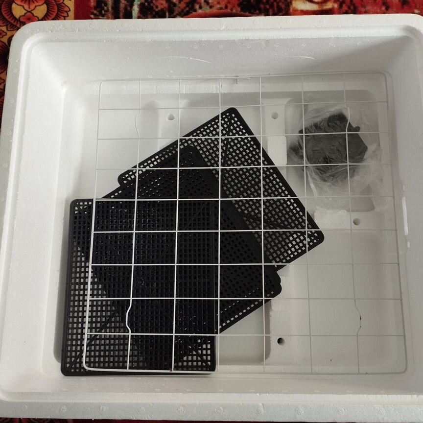 Инкубатор Несушка 63 яйца