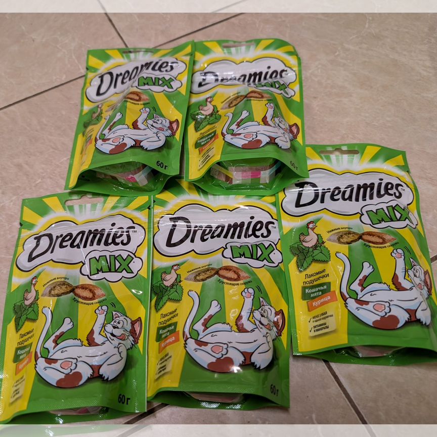 Лакомство для кошек Dreamies кошачья мята и курица