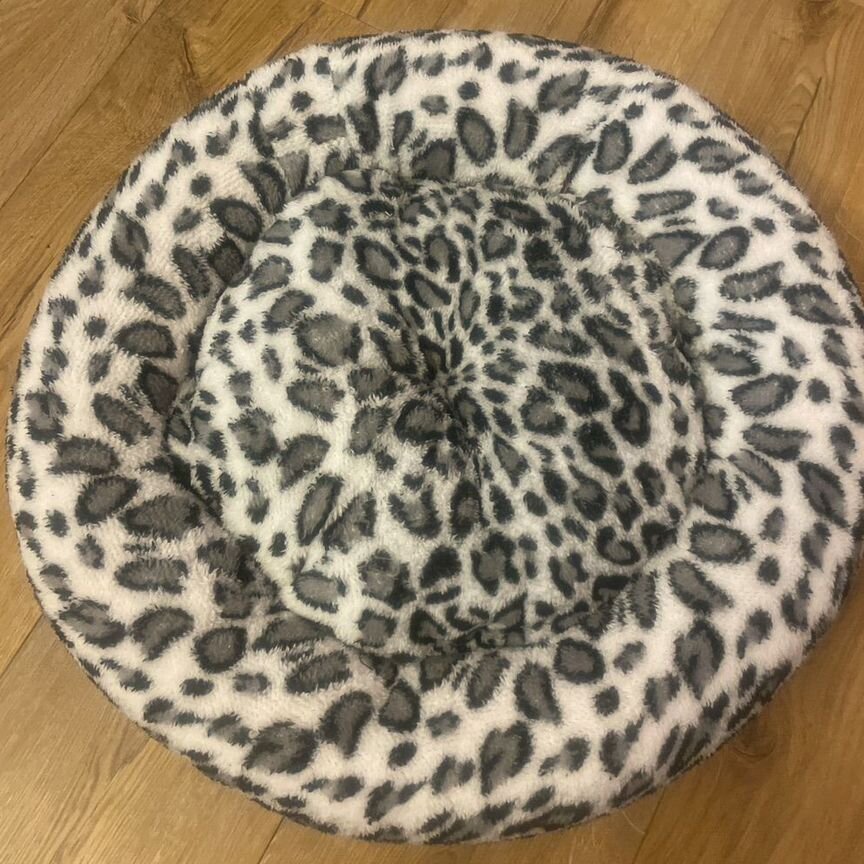 Лежанка для собак и кошек