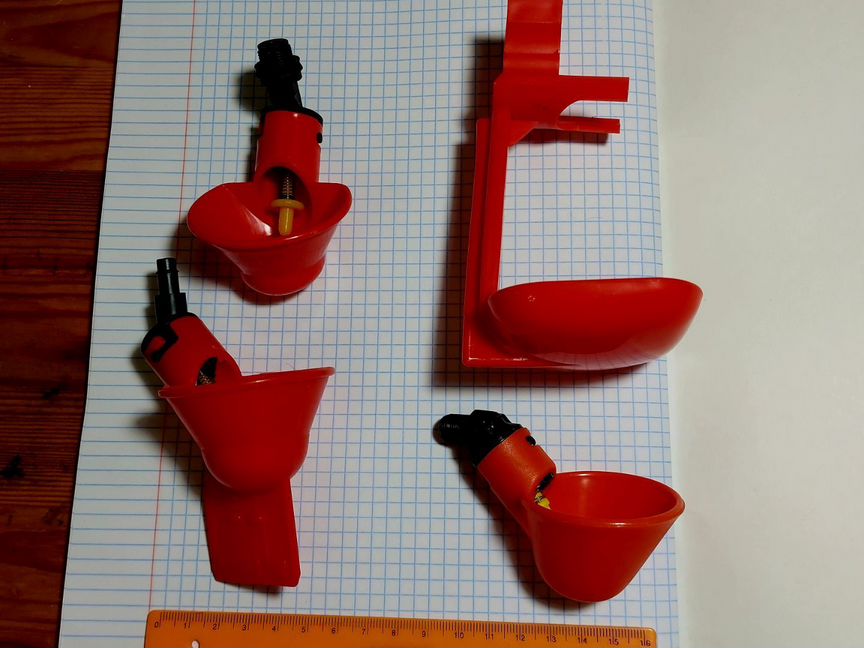 Поилка для кур / птиц