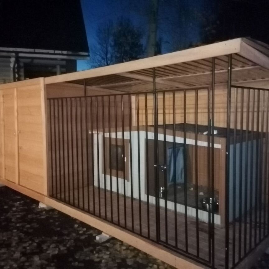 Вольер с хозблоком