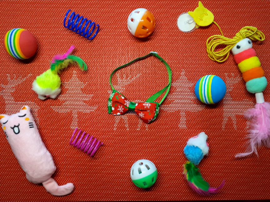 Игрушки для кошек (10 шт) + Новогодняя бабочка