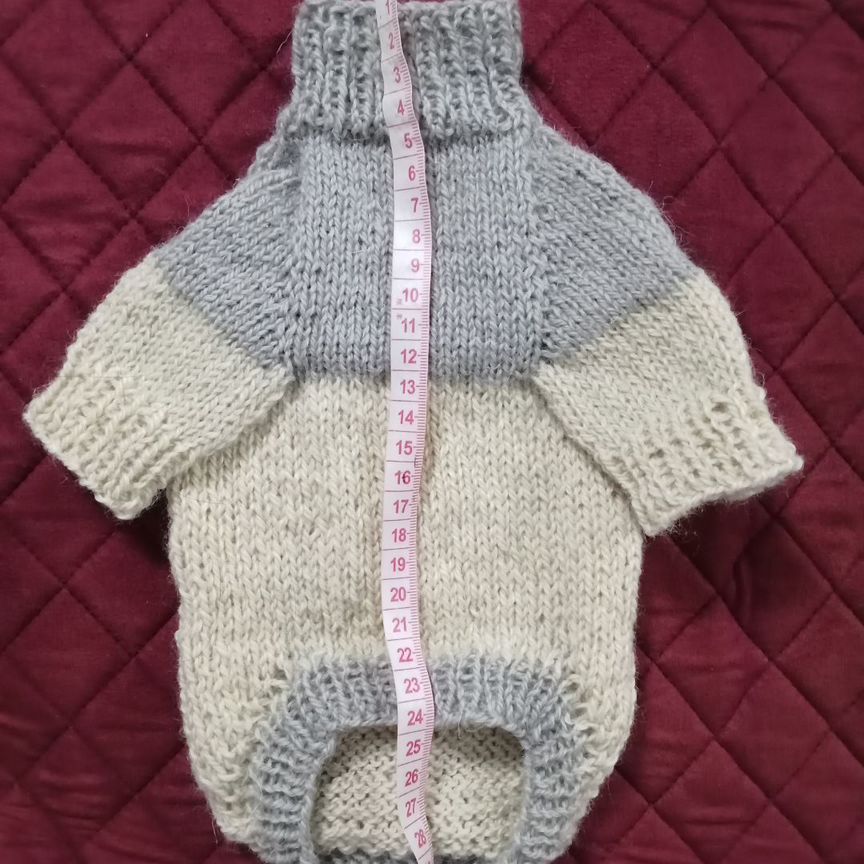 Вязаная кофточка для кошки или маленькой собачки