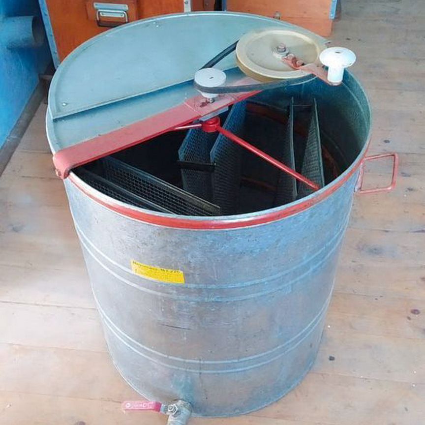 Медогонка и воскотопка