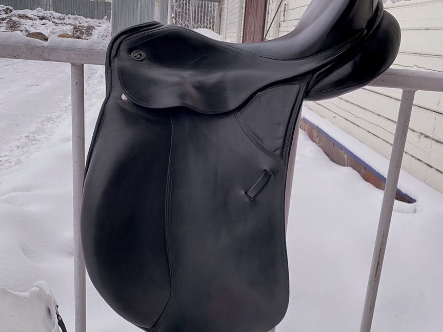 Выездковое седло