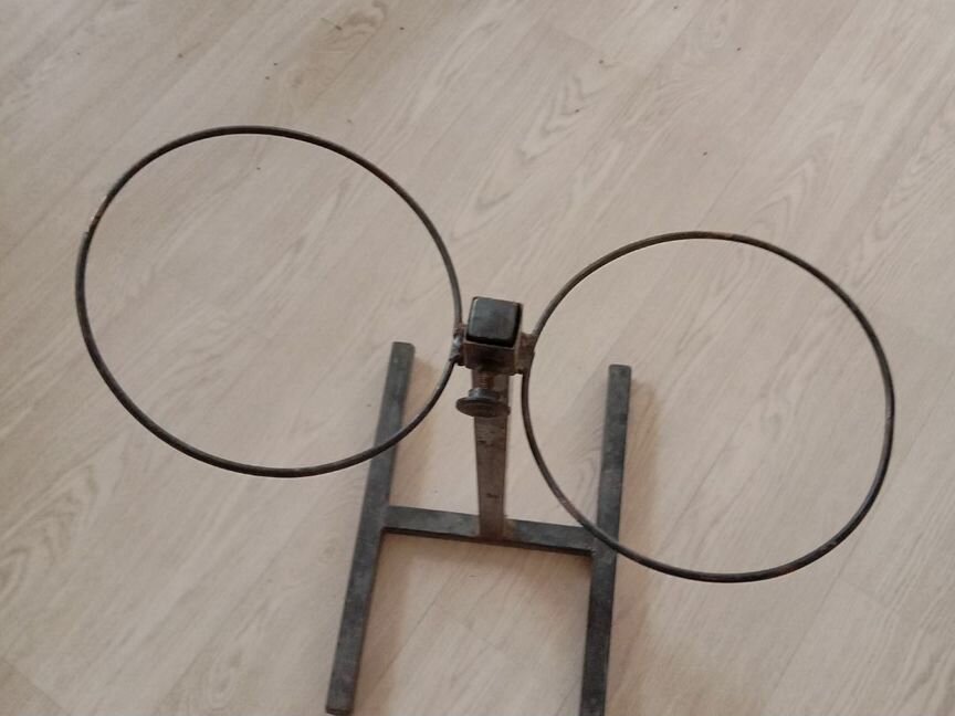 Стойка для собачьих мисок