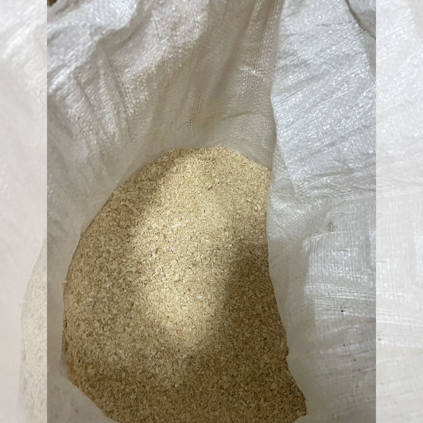 Опилки в мешках