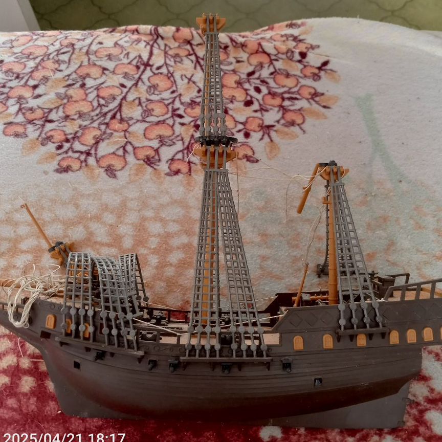 Кораблик для аквариума