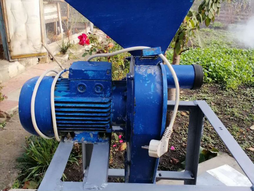 Зернодробилка 220Вт