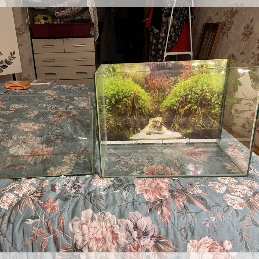 Аквариум с фоном 30 литров  отсадник 10 литров