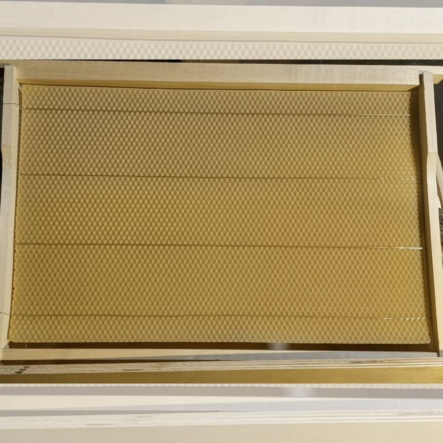 Рамка для пчел с вощиной