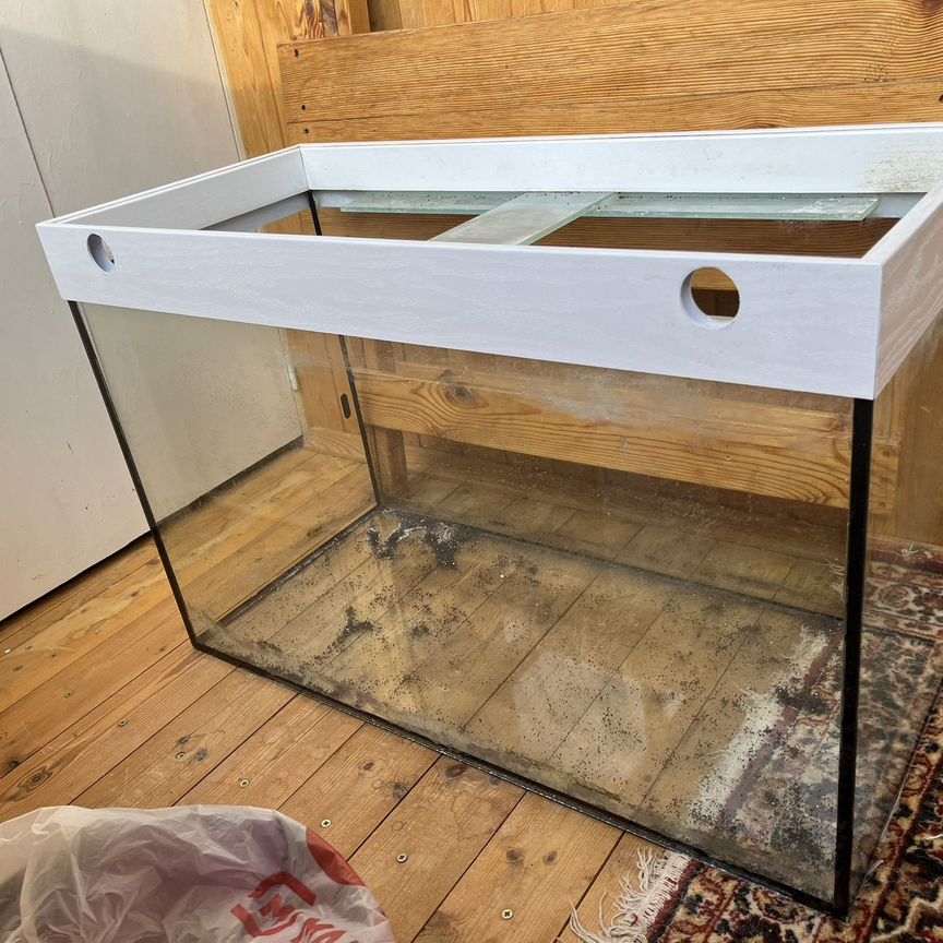 Аквариум(течет