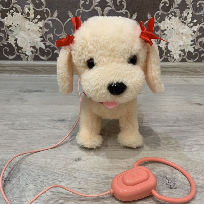 Интерактивная собака на поводке