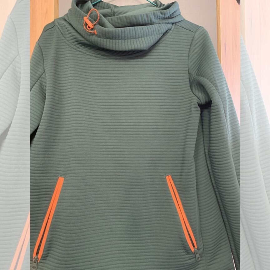 Кофта с капюшоном женская