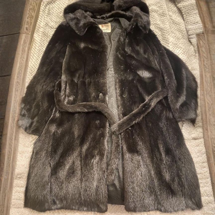 Шуба норковая 46 48 черная с капюшоном