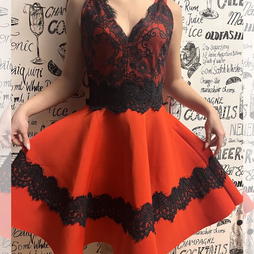 Платье на торжество 44 красное