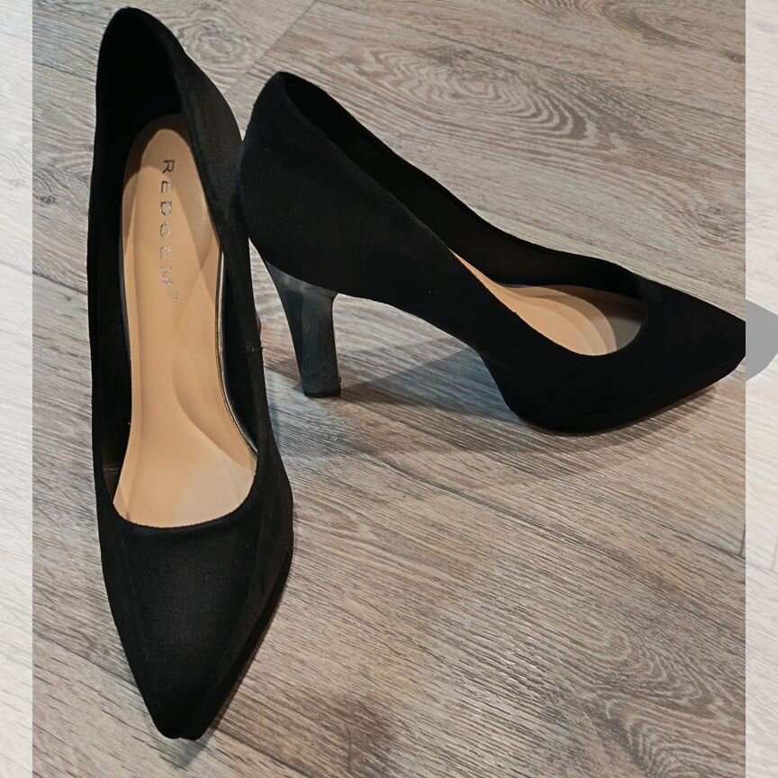 Женские чёрные туфли