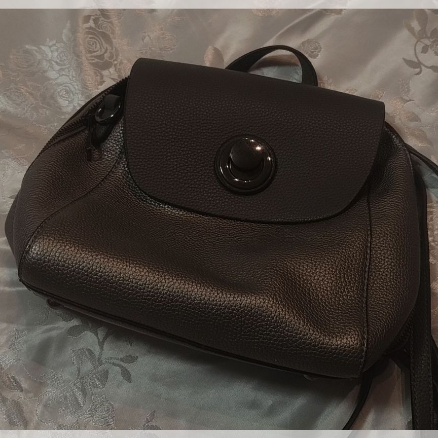 Тёмно-серый рюкзак