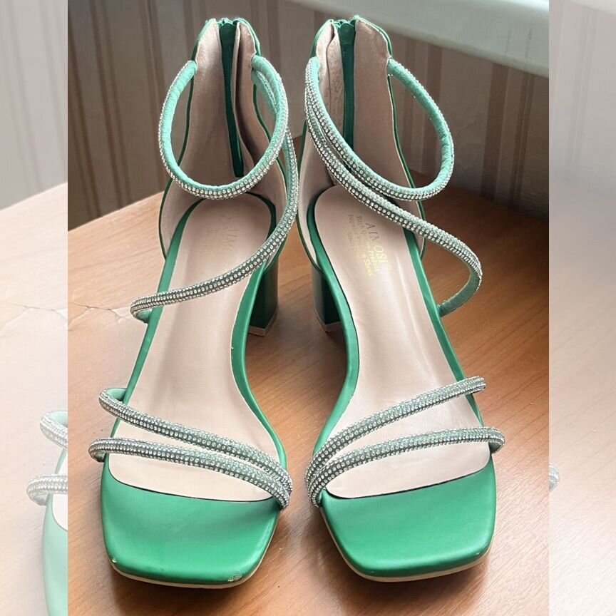 Босоножки 40