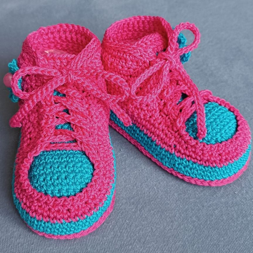 Вязаные пинетки для девочки